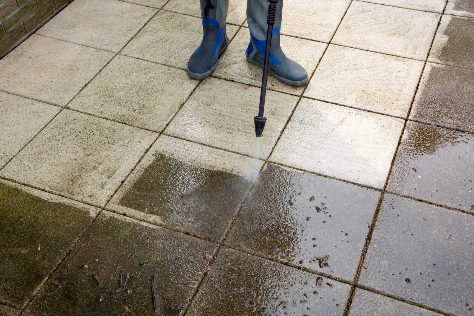 4 Reasons Why You Should Consider Commercial Power Washing